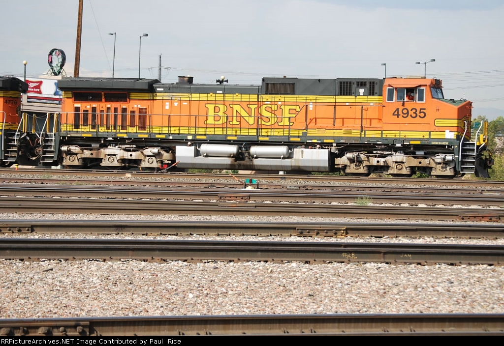 BNSF 4935
